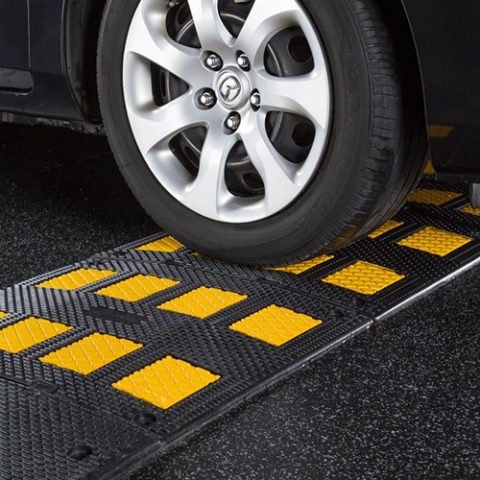⇒ Speed Bumps Versus Speed Humps, What Is The Difference? ⇒ Unimat ...